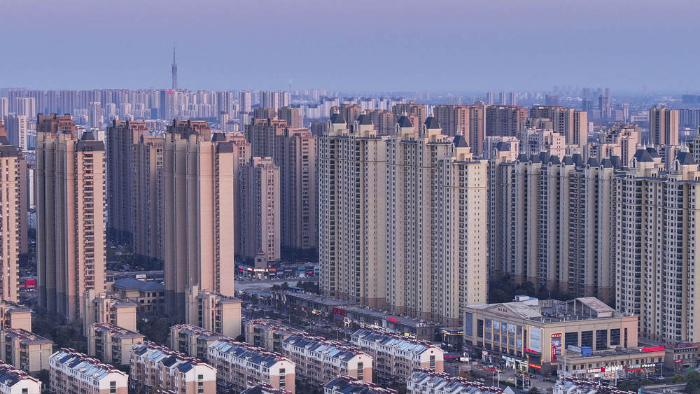 雷军：全面对标iPhone；亚马逊云科技否认大中华区裁员 - 21经济网